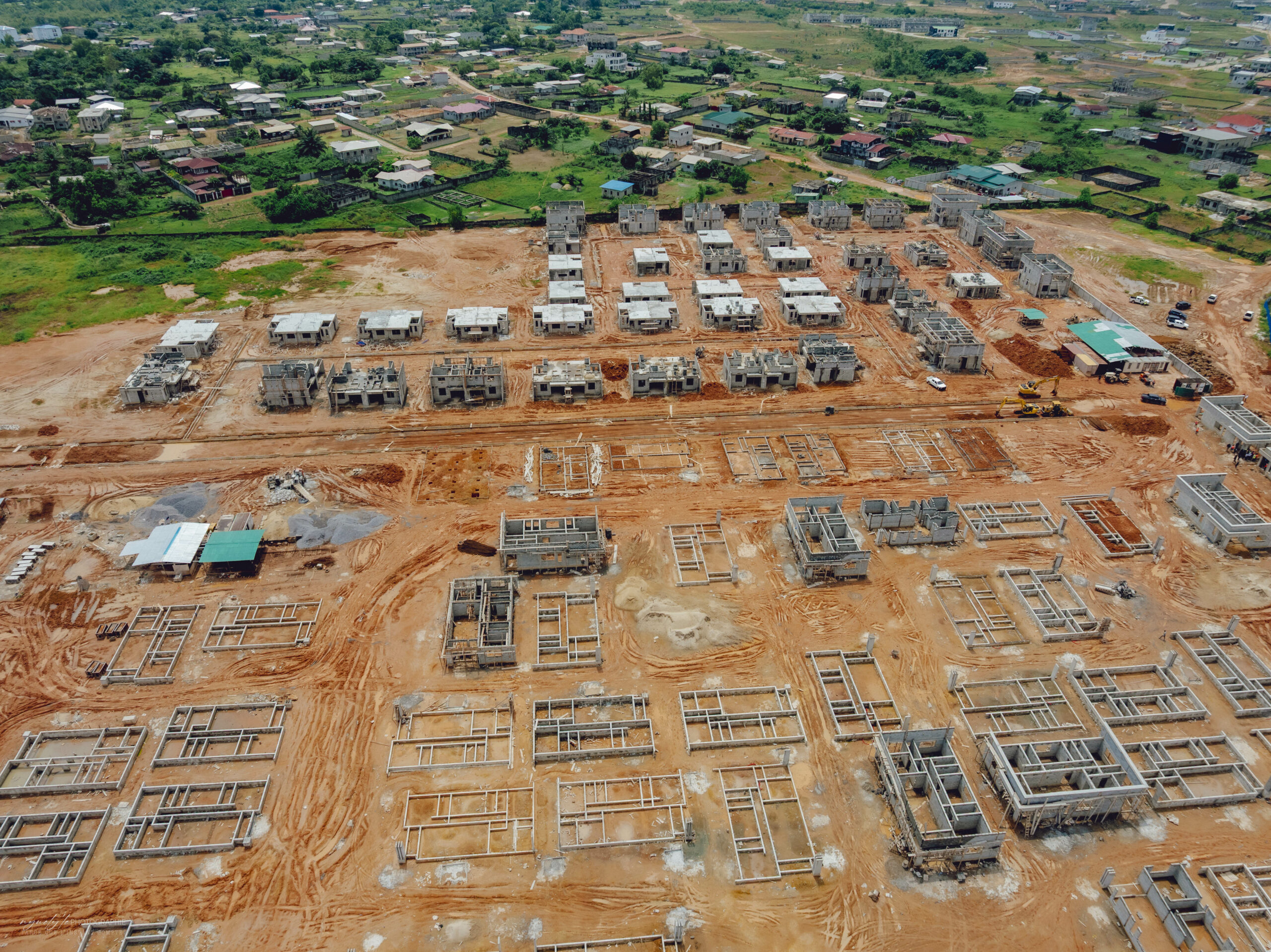 Gabon : le Ministre du Logement au cœur des chantiers de la Société ...